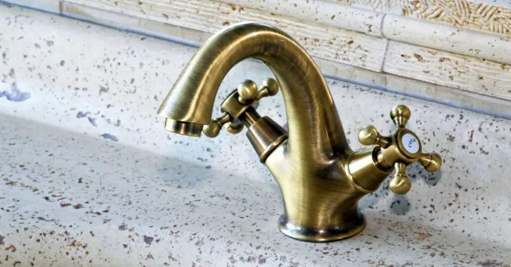Which Way Do Bathroom Faucets Turn? (Explained)